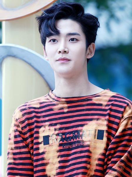 Profil, Fakta, dan Foto Rowoon SF9, Bintang School 2017 – Sosmedmu