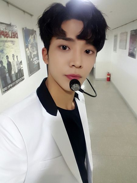 Profil, Fakta, dan Foto Rowoon SF9, Bintang School 2017 – Sosmedmu