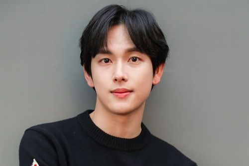 8 Idol Ganteng K-Pop yang Kini Sudah Berumur 30 Tahun Ini – Sosmedmu